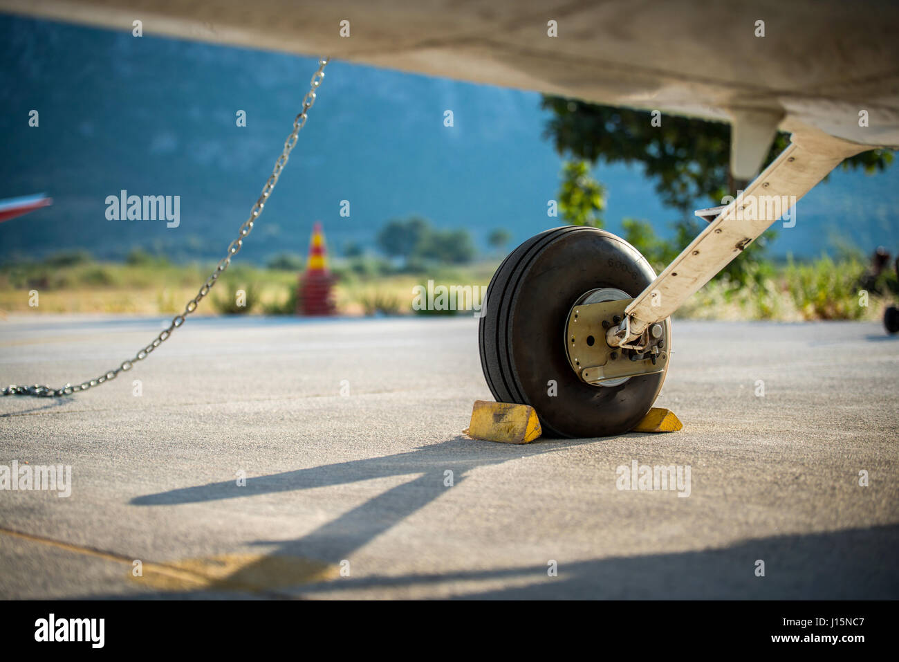 Aircraft chocks hi-res stock photography and images - Alamy