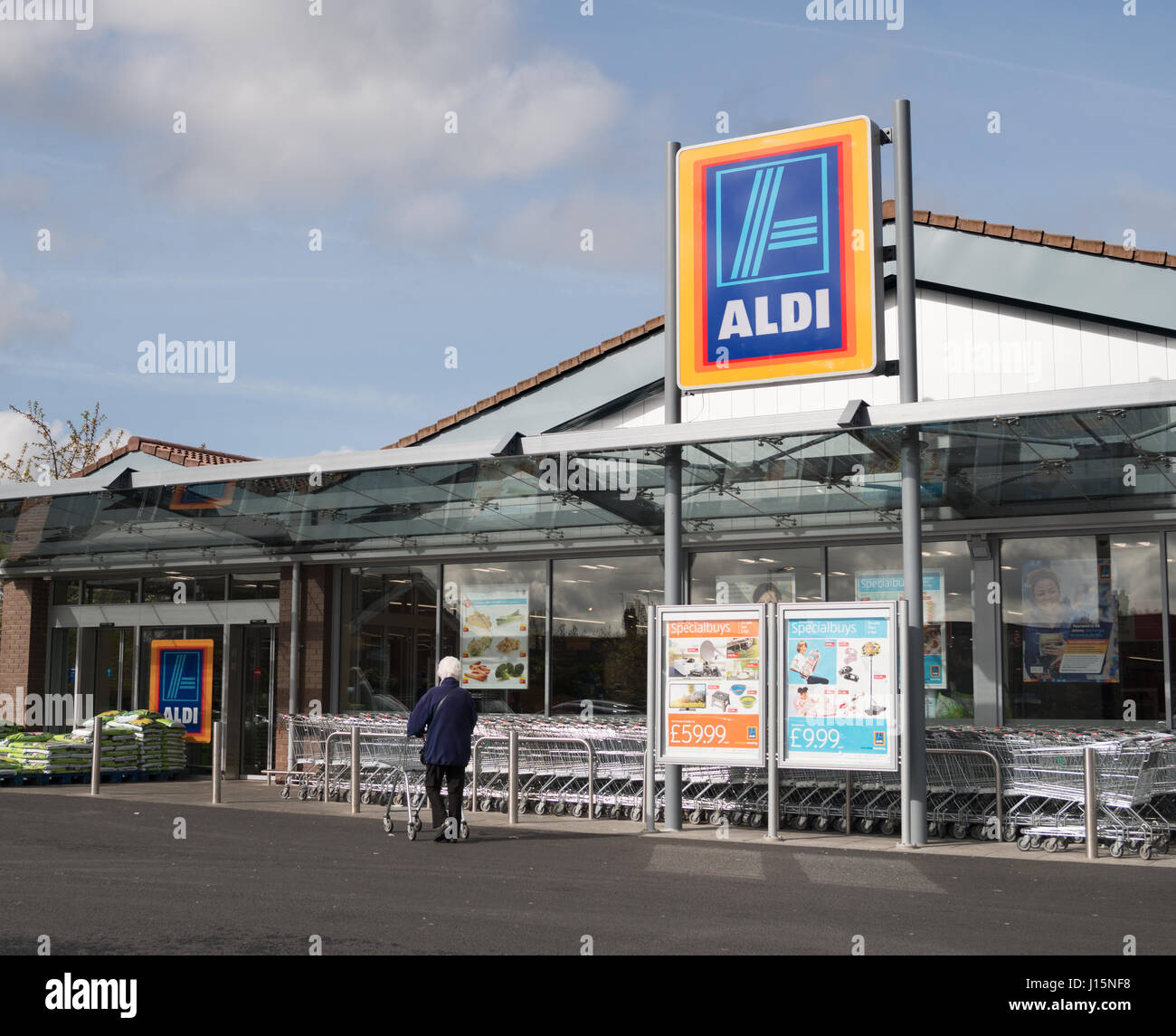 Aldi logo hi-res stock photography and images - Alamy