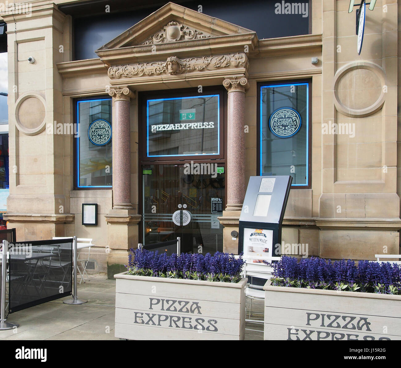 Fast food restaurant signs hi-res stock photography and images - Alamy