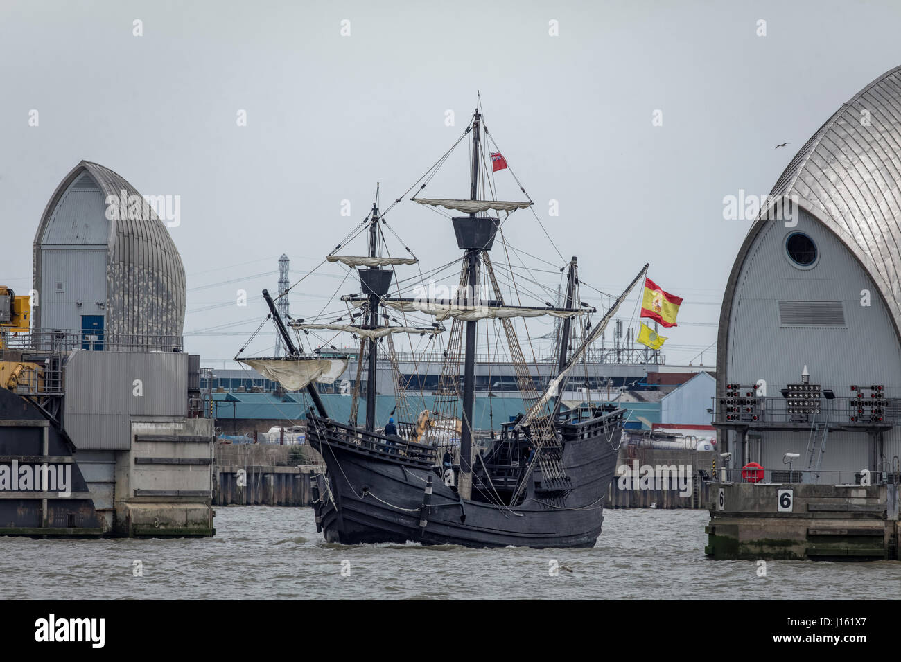 Spanish tall shiip hi-res stock photography and images - Alamy