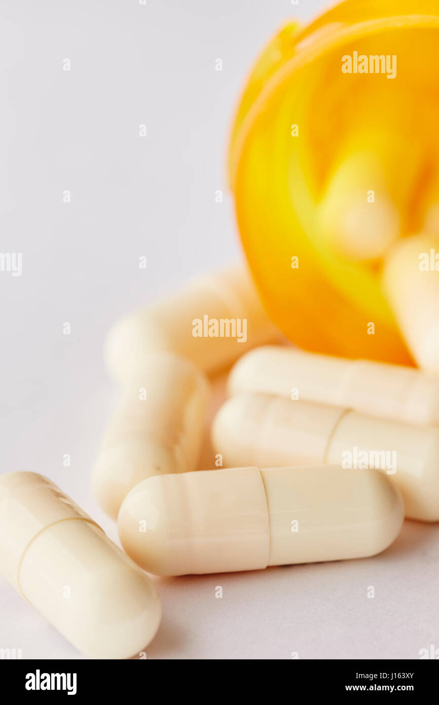 capsules of antibiotic medicine with an American container Stock Photo ...