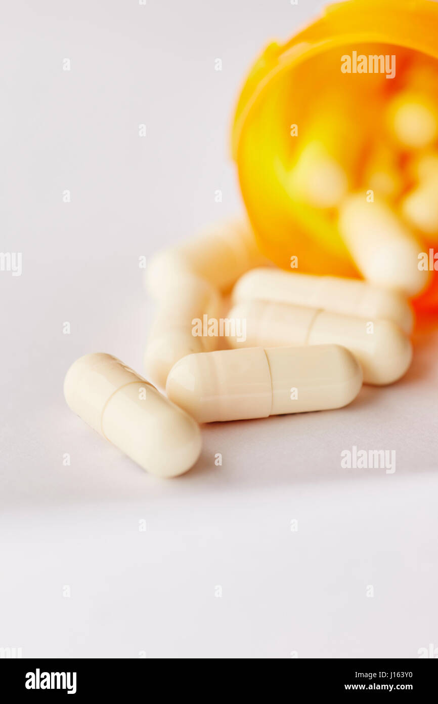 capsules of antibiotic medicine with an American container Stock Photo ...