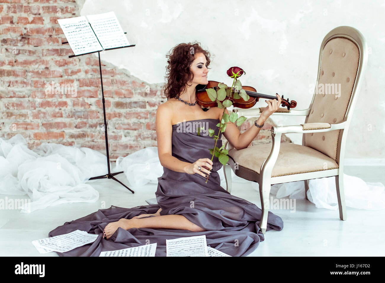 beautiful woman playing the violin bow rose Stock Photo - Alamy