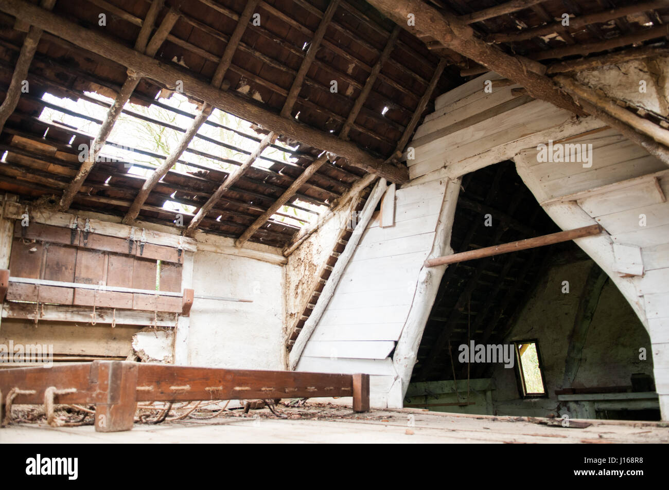 Inside derelict house old furniture hi-res stock photography and images ...
