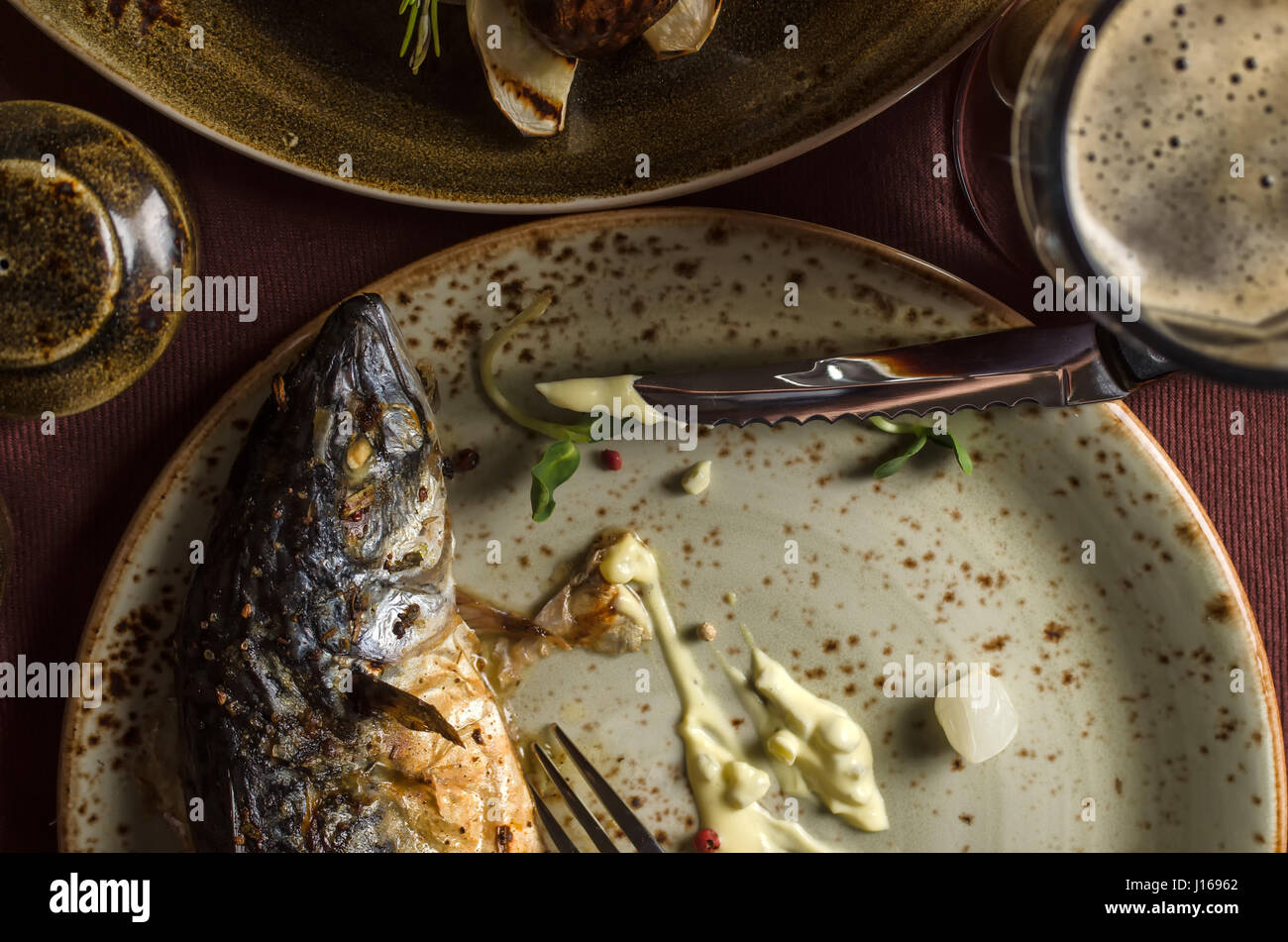 Green vegetables on the round plate hi-res stock photography and images ...