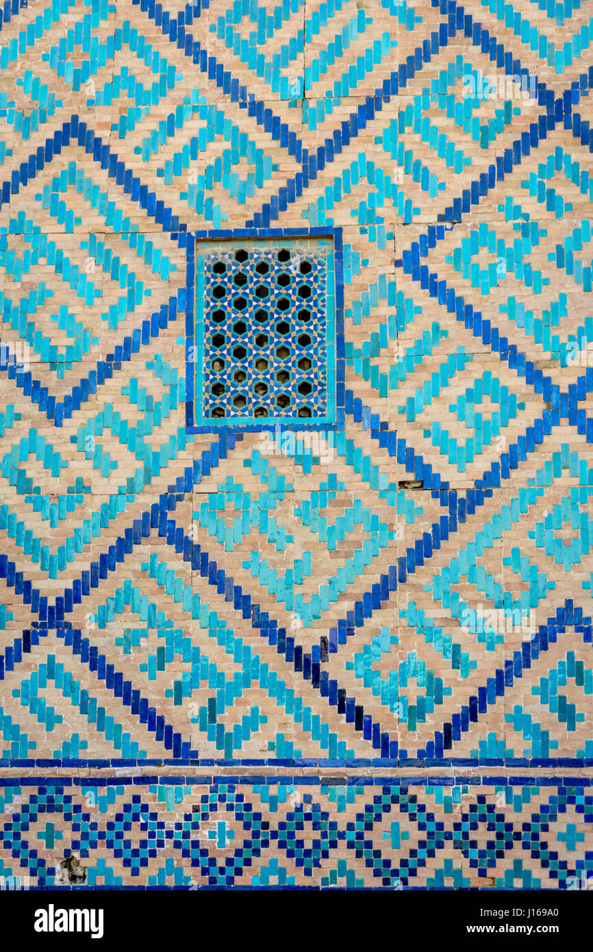 Detail of window on the wall with blue tiles pattern of Samarkand ...