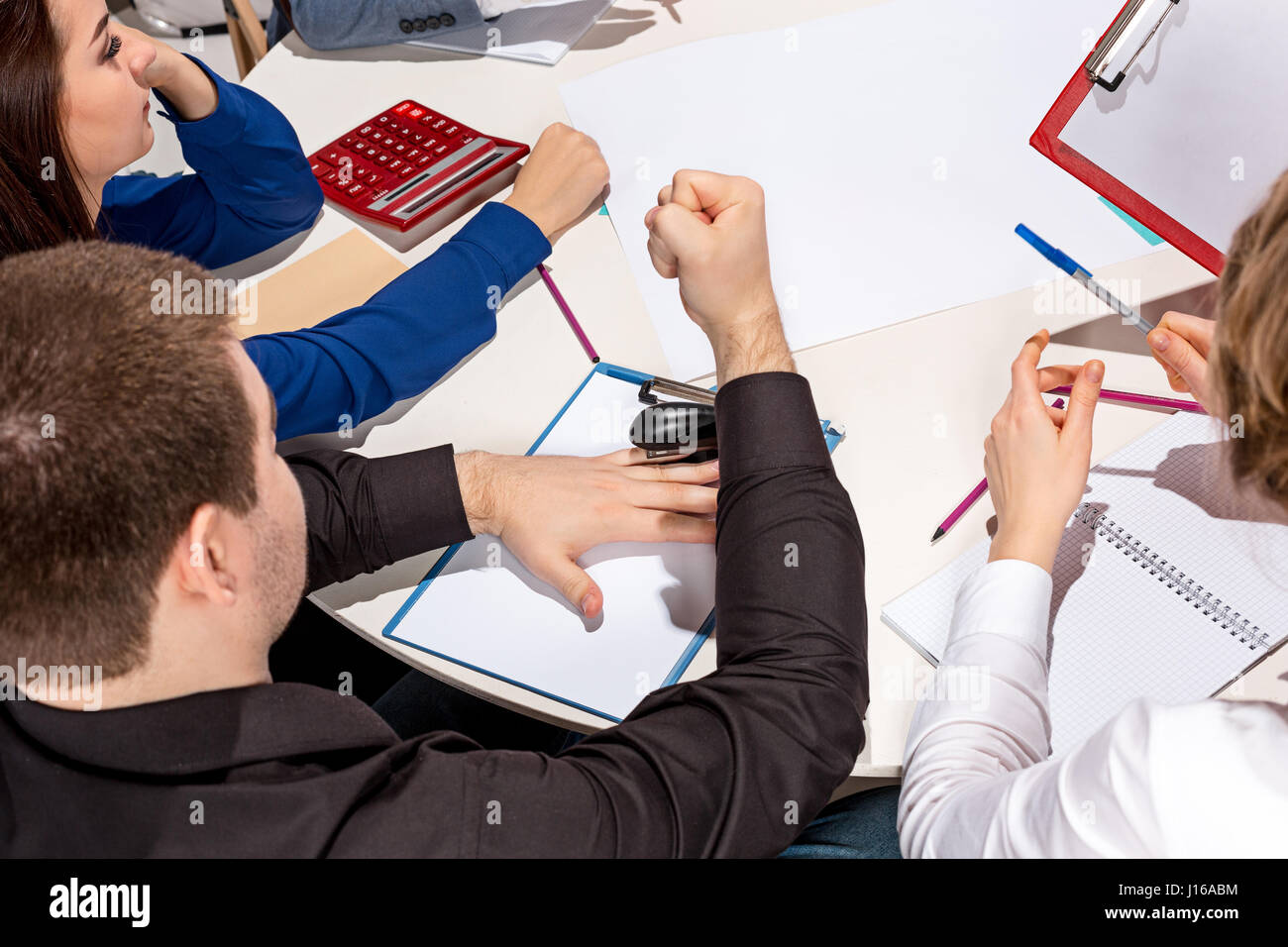 Teamwork table hi-res stock photography and images - Alamy