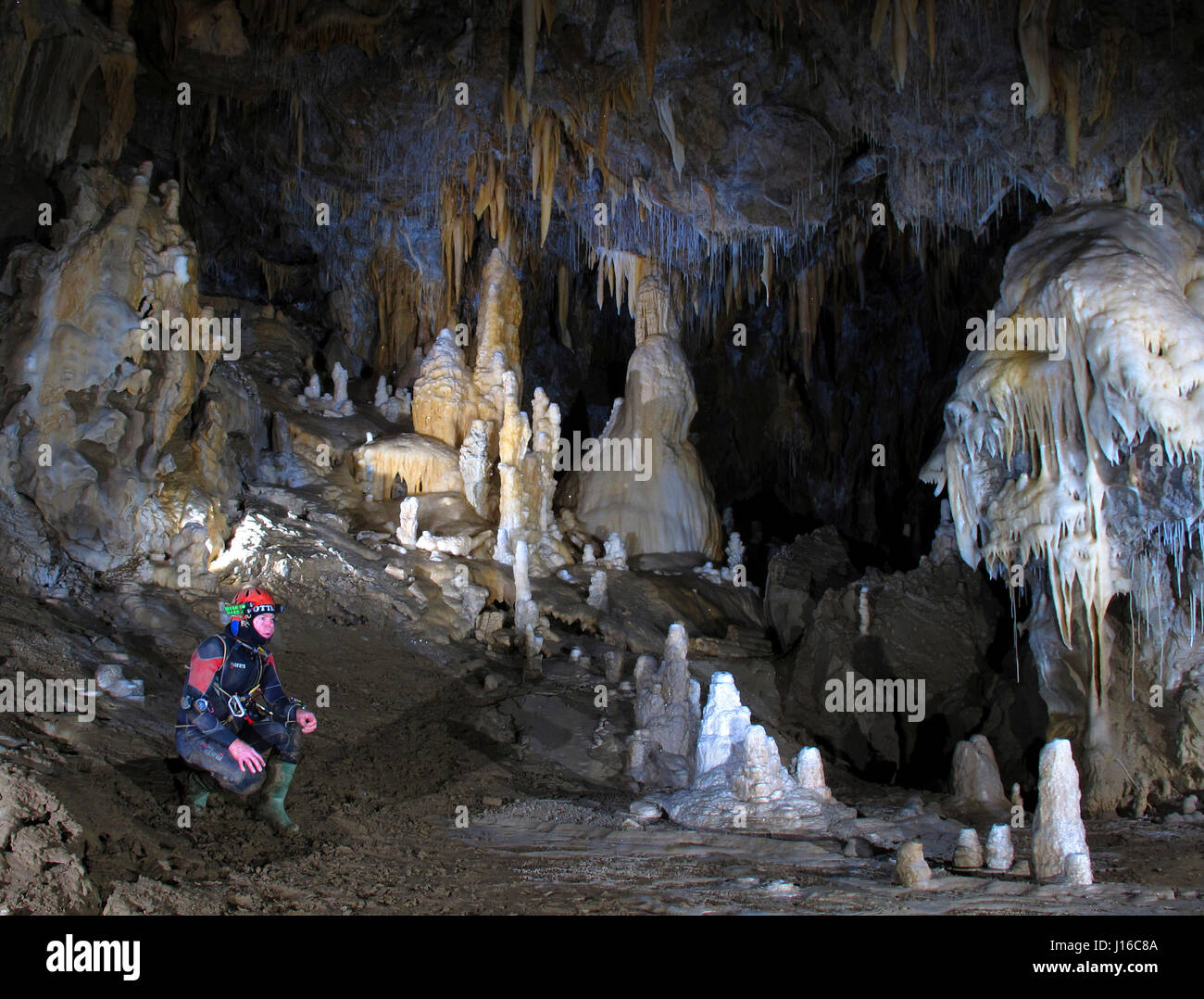 SOUTH ISLAND, NEW ZEALAND: British cave explorer Martyn Farr discovers ...