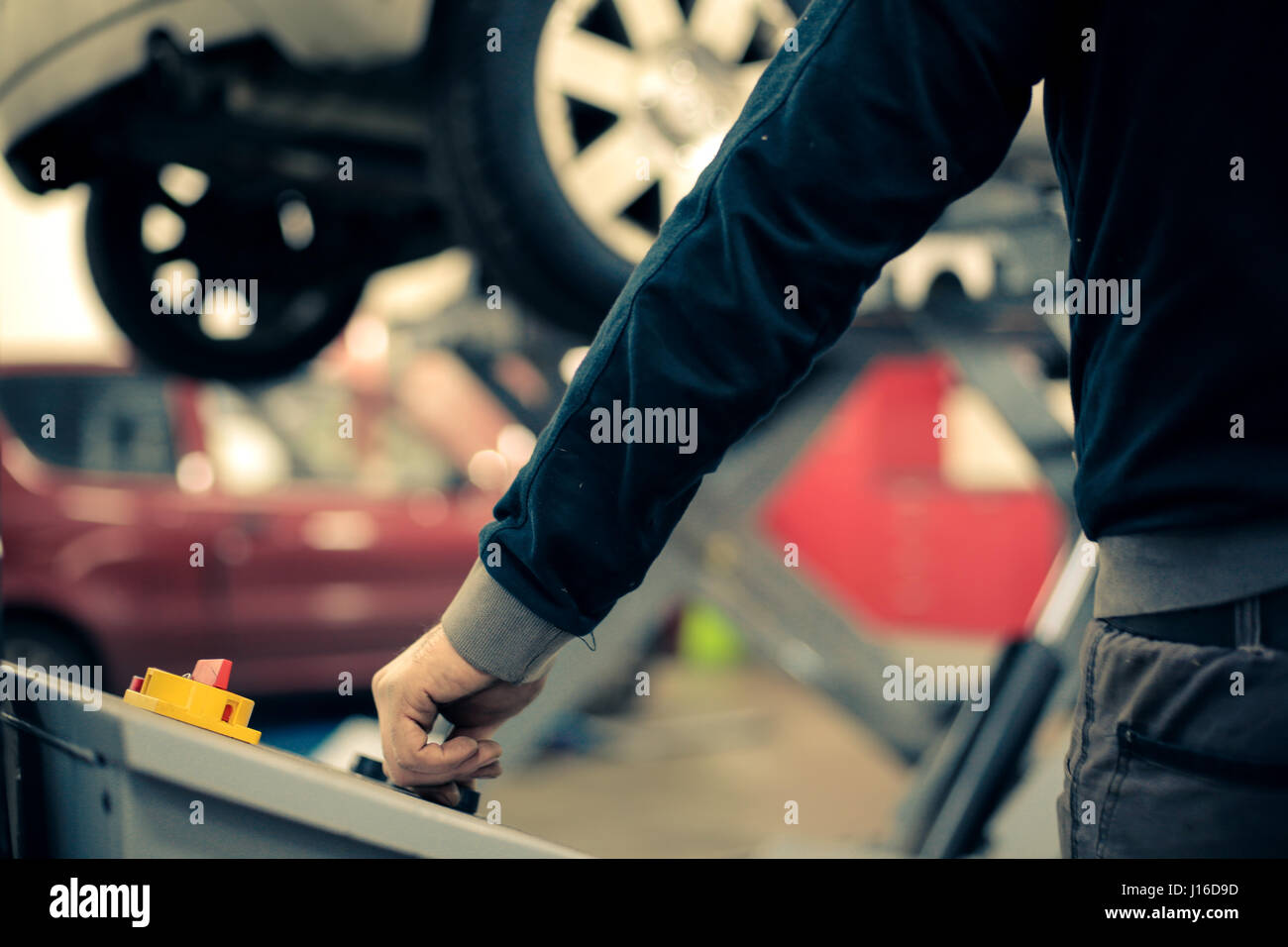 Mechanic man at work Stock Photo - Alamy