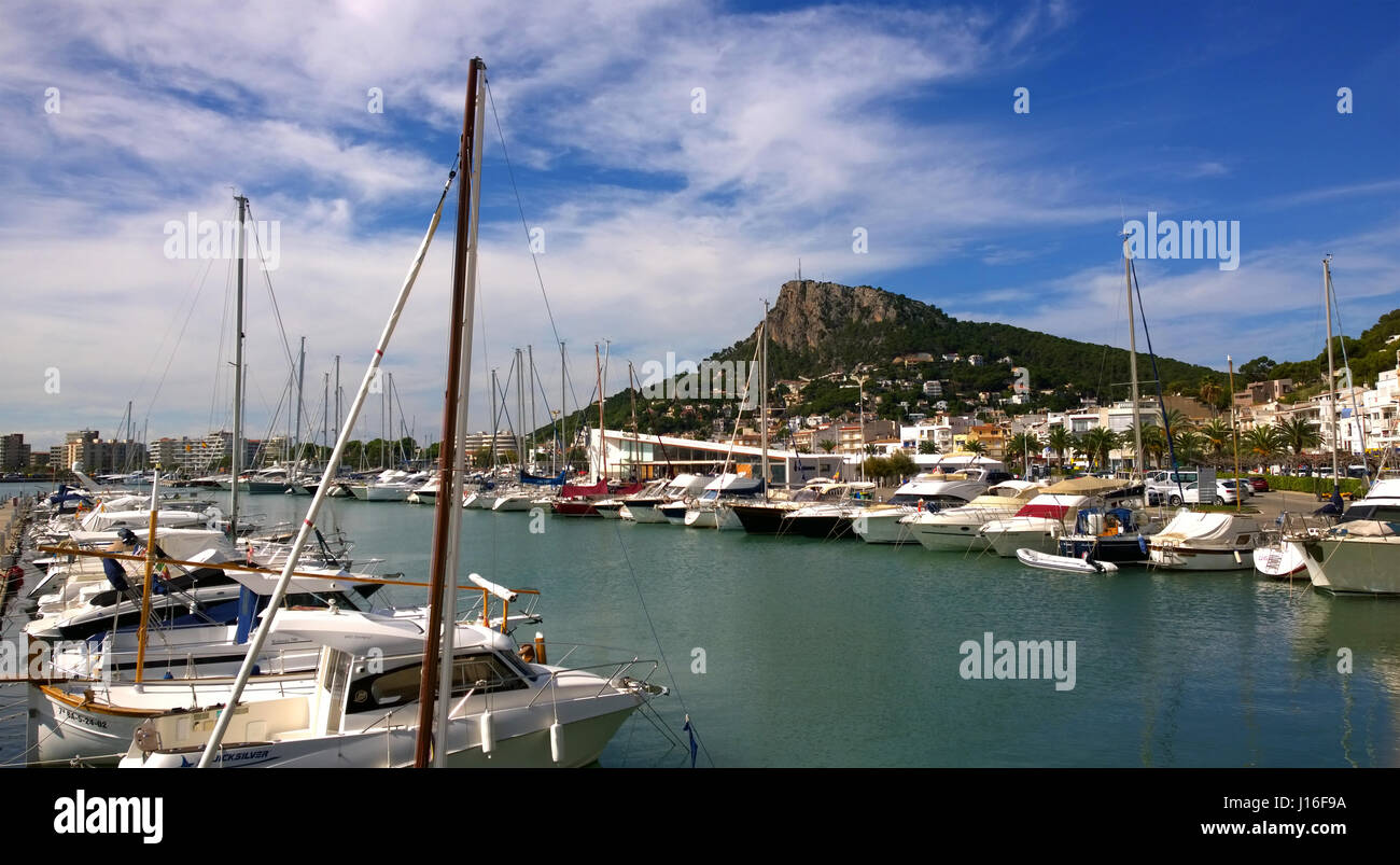 View of the seaport in Estartit, Spain Stock Photo - Alamy