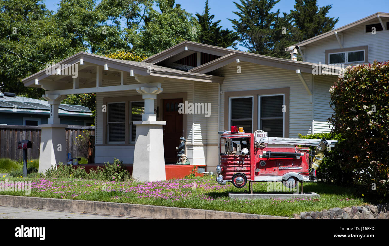 Florence Avenue, Sebastapol, Calfornia. The residents here have ...