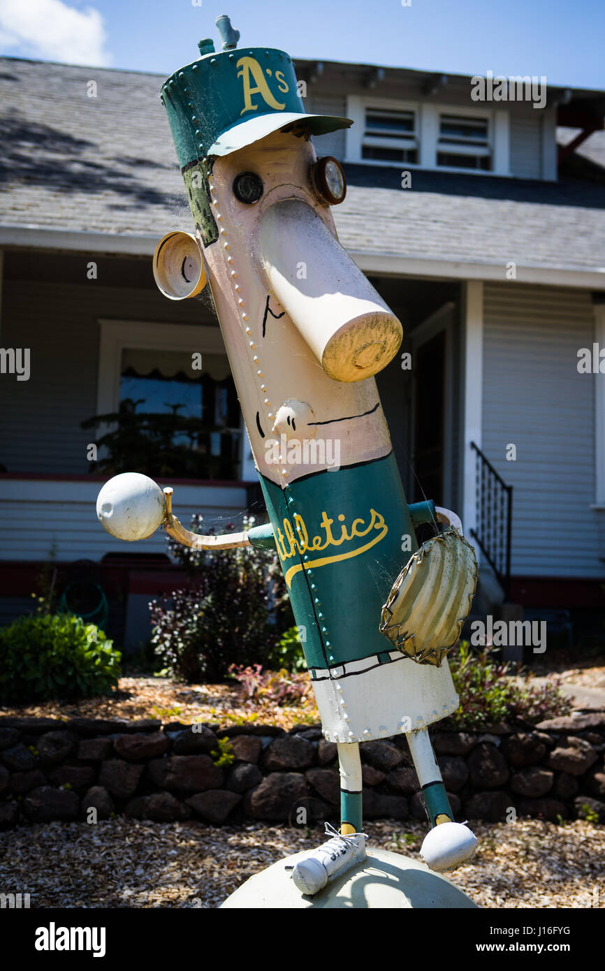 Florence Avenue, Sebastapol, Calfornia. The residents here have ...