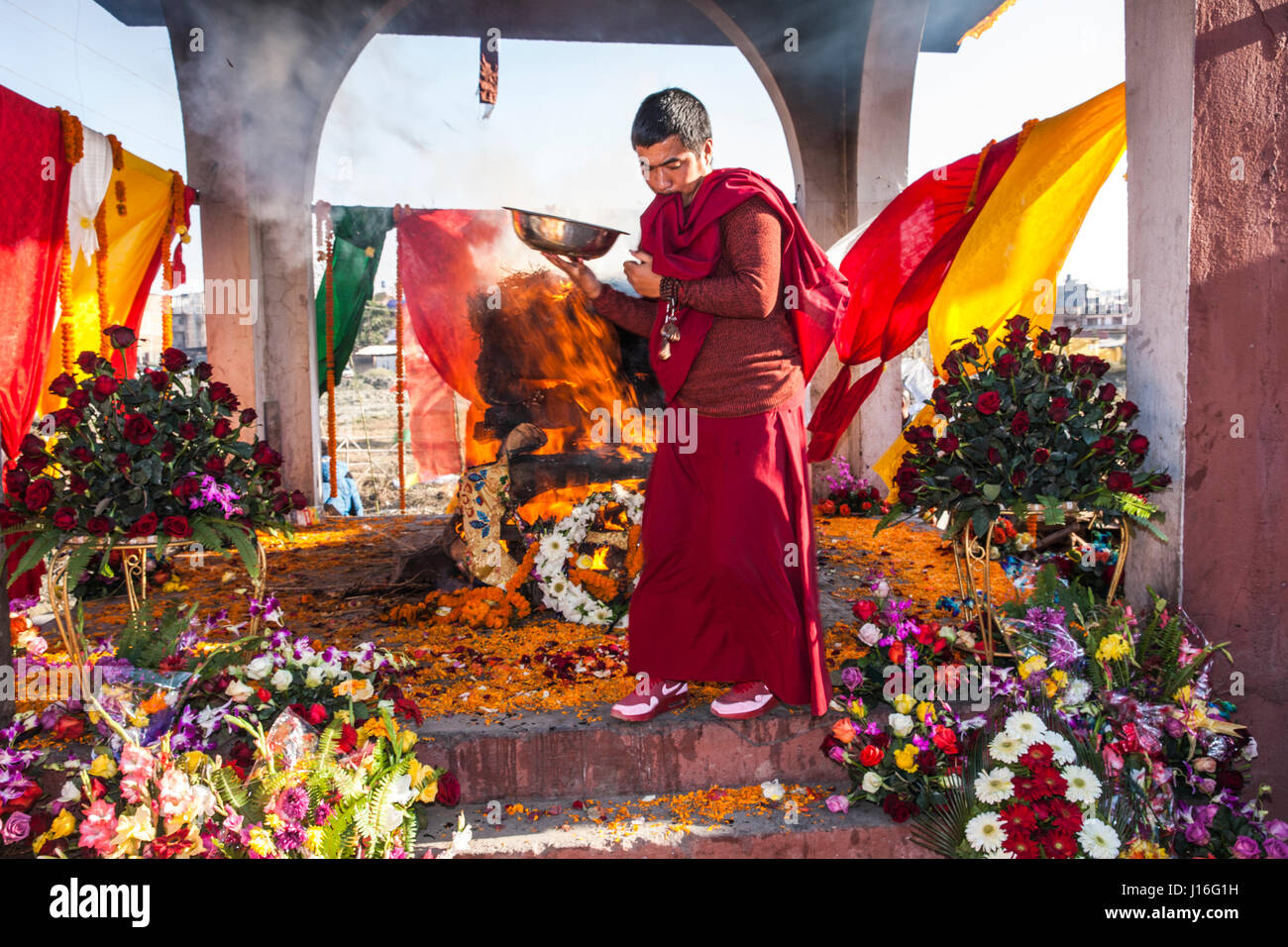 Indian cremation ceremony hi-res stock photography and images - Alamy