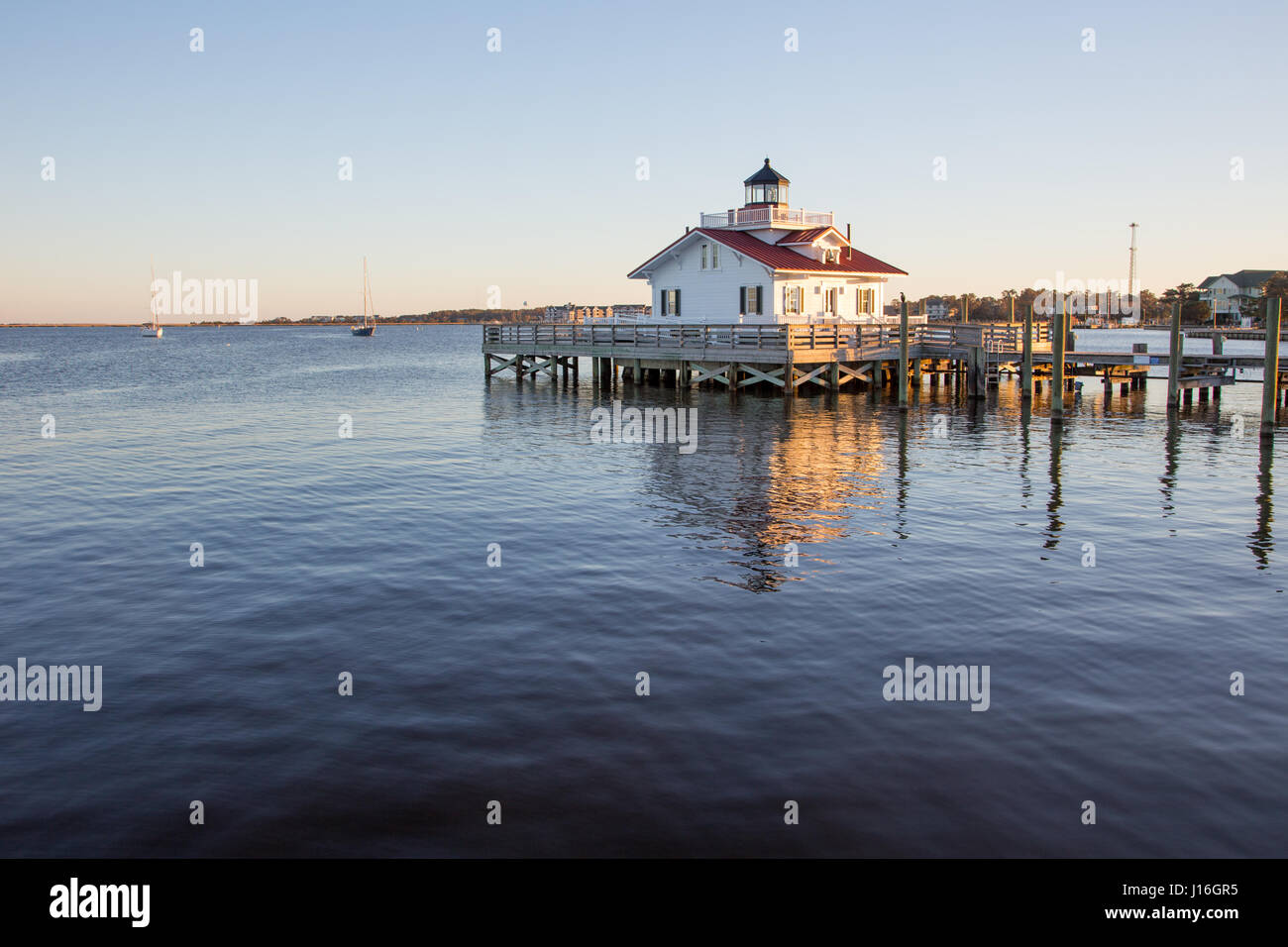 Lighthouse and pier, Manteo, NC Stock Photo - Alamy