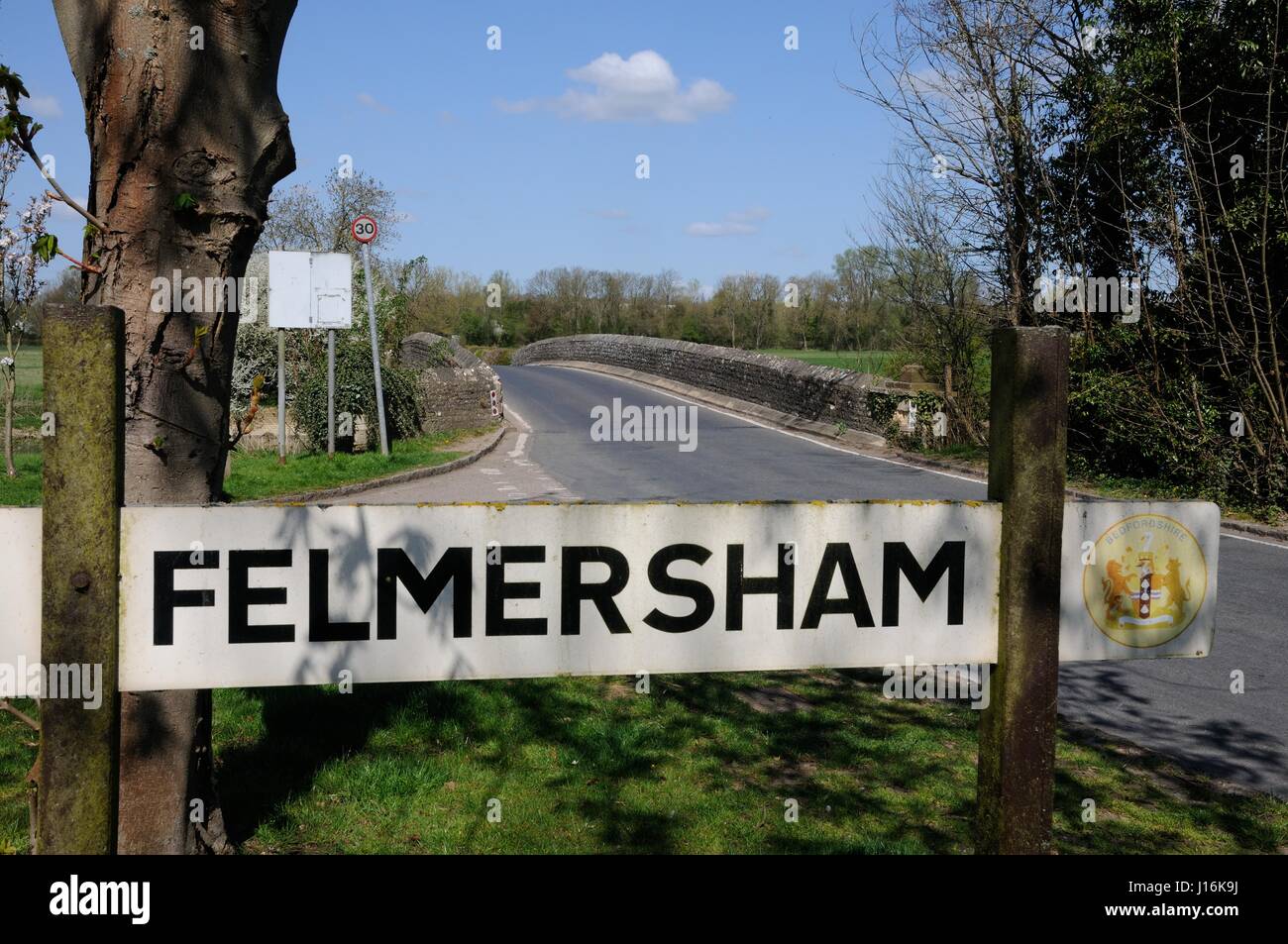 Bridge over the River Ouse, Felmersham, Bedfordshire,which was opened ...