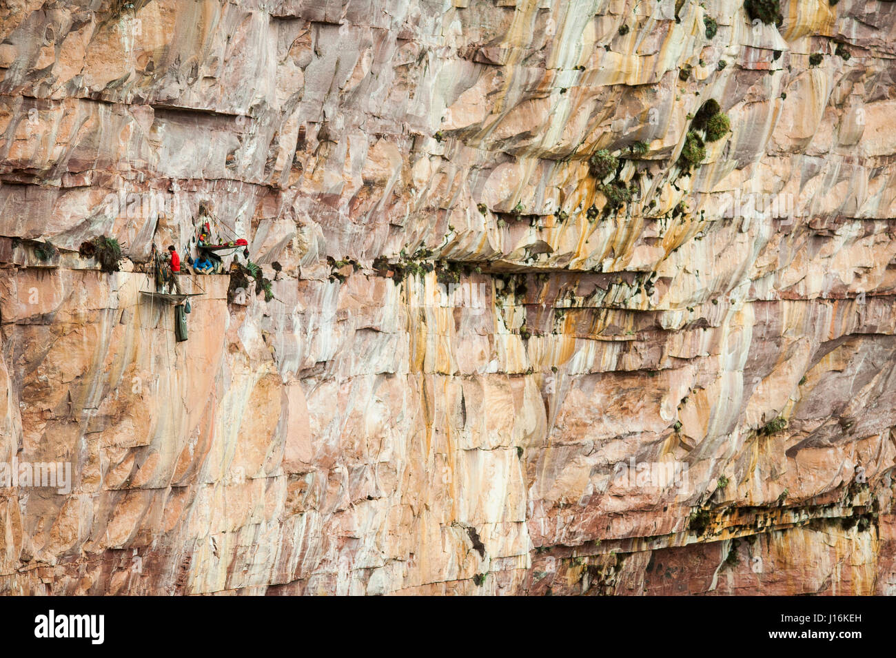 Portaledge hi-res stock photography and images - Alamy