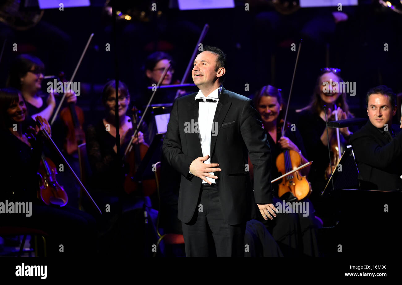 Pianist Simon Trpceski takes a bow after he performs with The ...