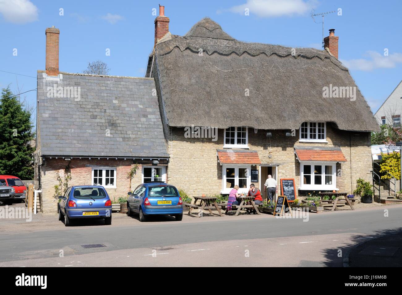 The sun inn public house hi-res stock photography and images - Alamy