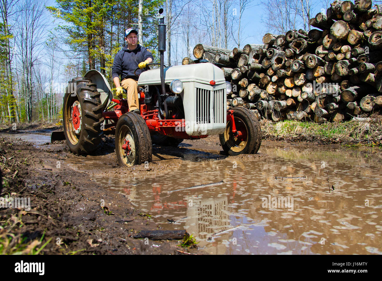 Old man driving tractor hi-res stock photography and images - Alamy
