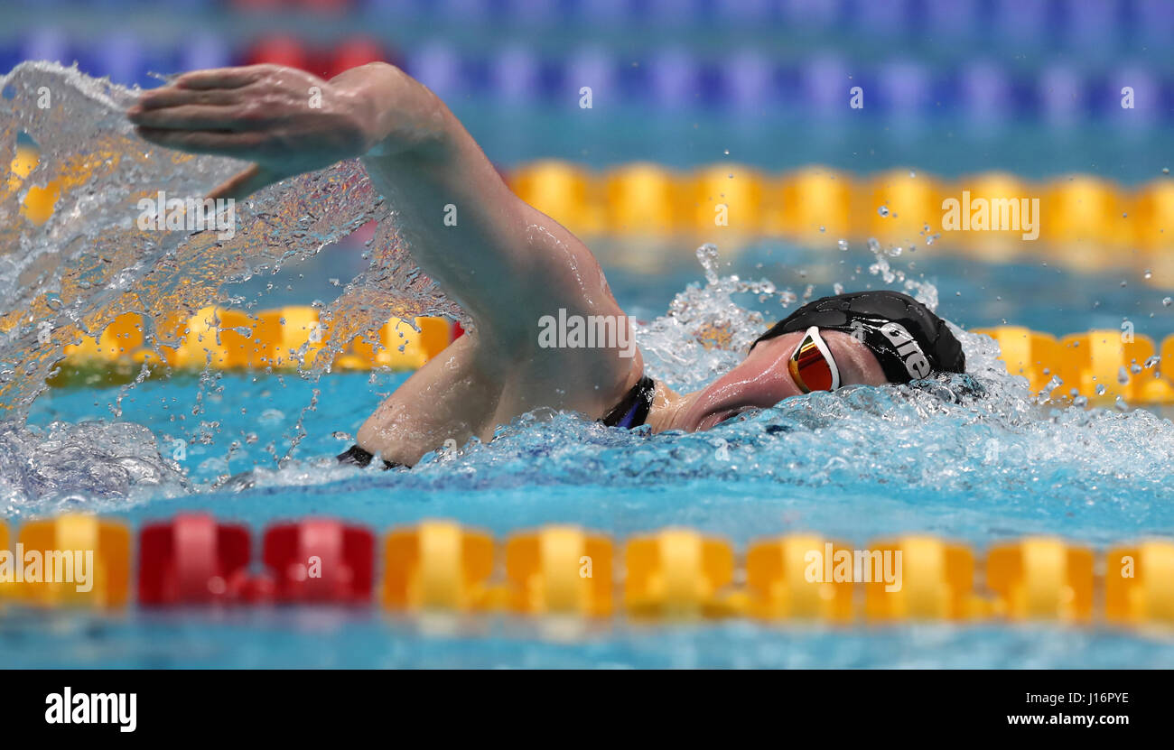 In action in womens 400m heats hi-res stock photography and images - Alamy