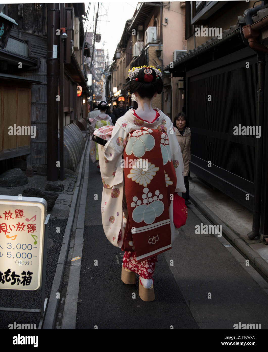Maiko ( trainee geisha ) walking along Ponto-cho street in Higashiyama ...