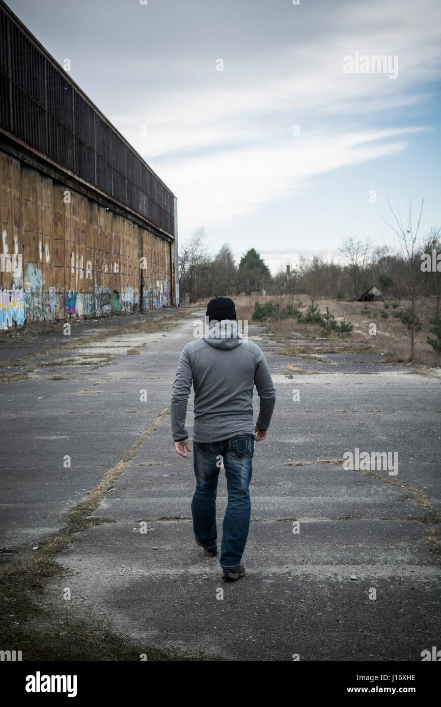 Figure Walking Away Stock Photos & Figure Walking Away Stock Images - Alamy