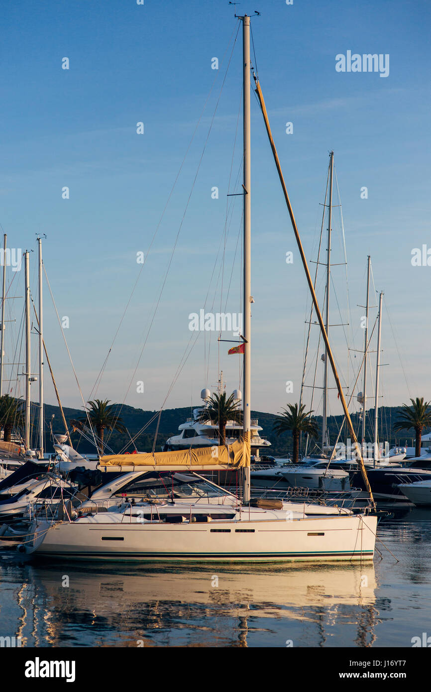 Yachts and boats in the Adriatic Sea Stock Photo - Alamy
