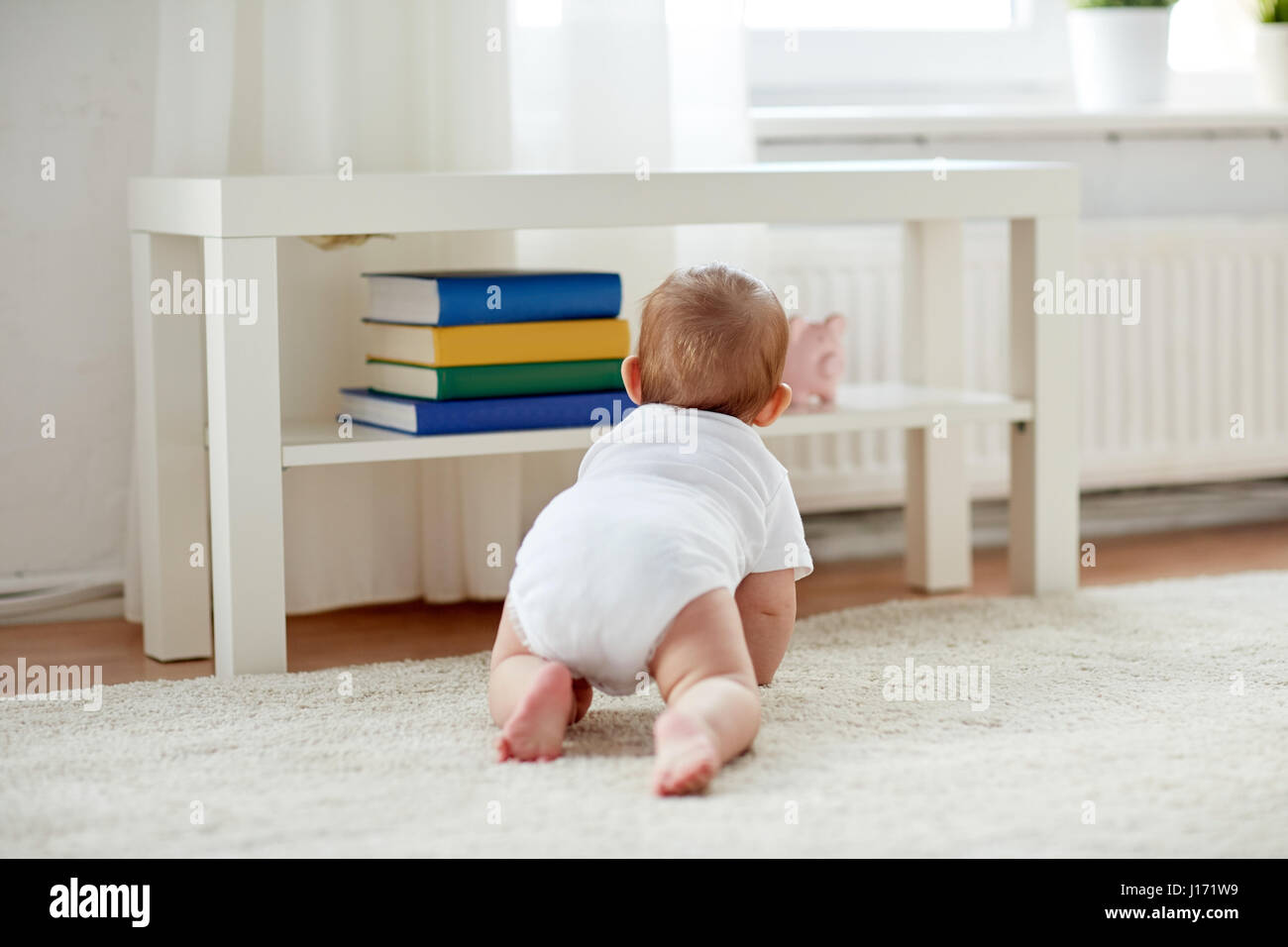 Baby diaper rear hi-res stock photography and images - Alamy