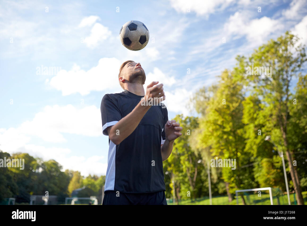 Professional football player header ball hi-res stock photography and ...