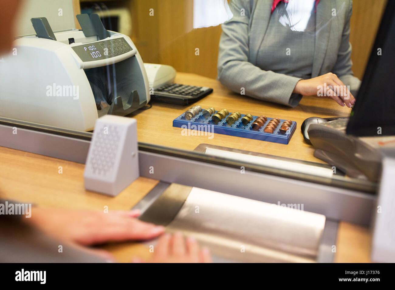 Cash counting hi-res stock photography and images - Alamy