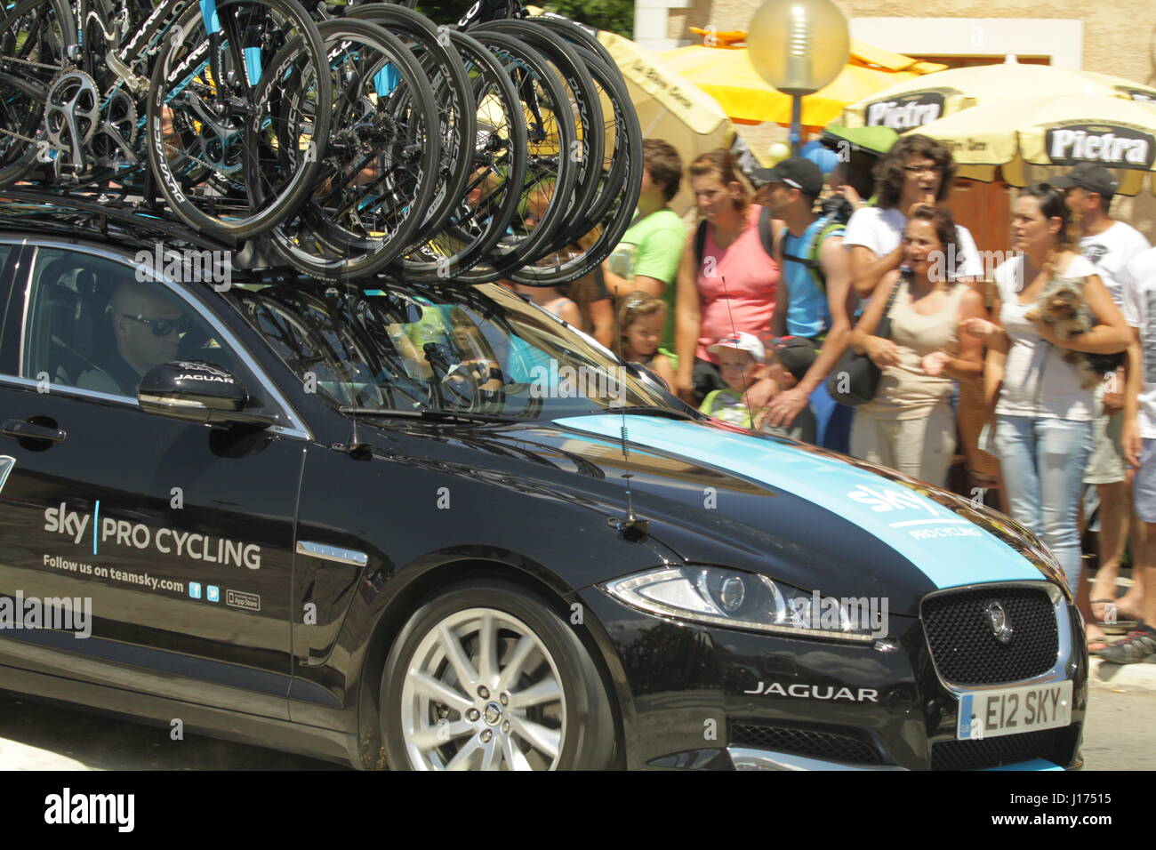 Sky pro cycling team hi-res stock photography and images - Alamy
