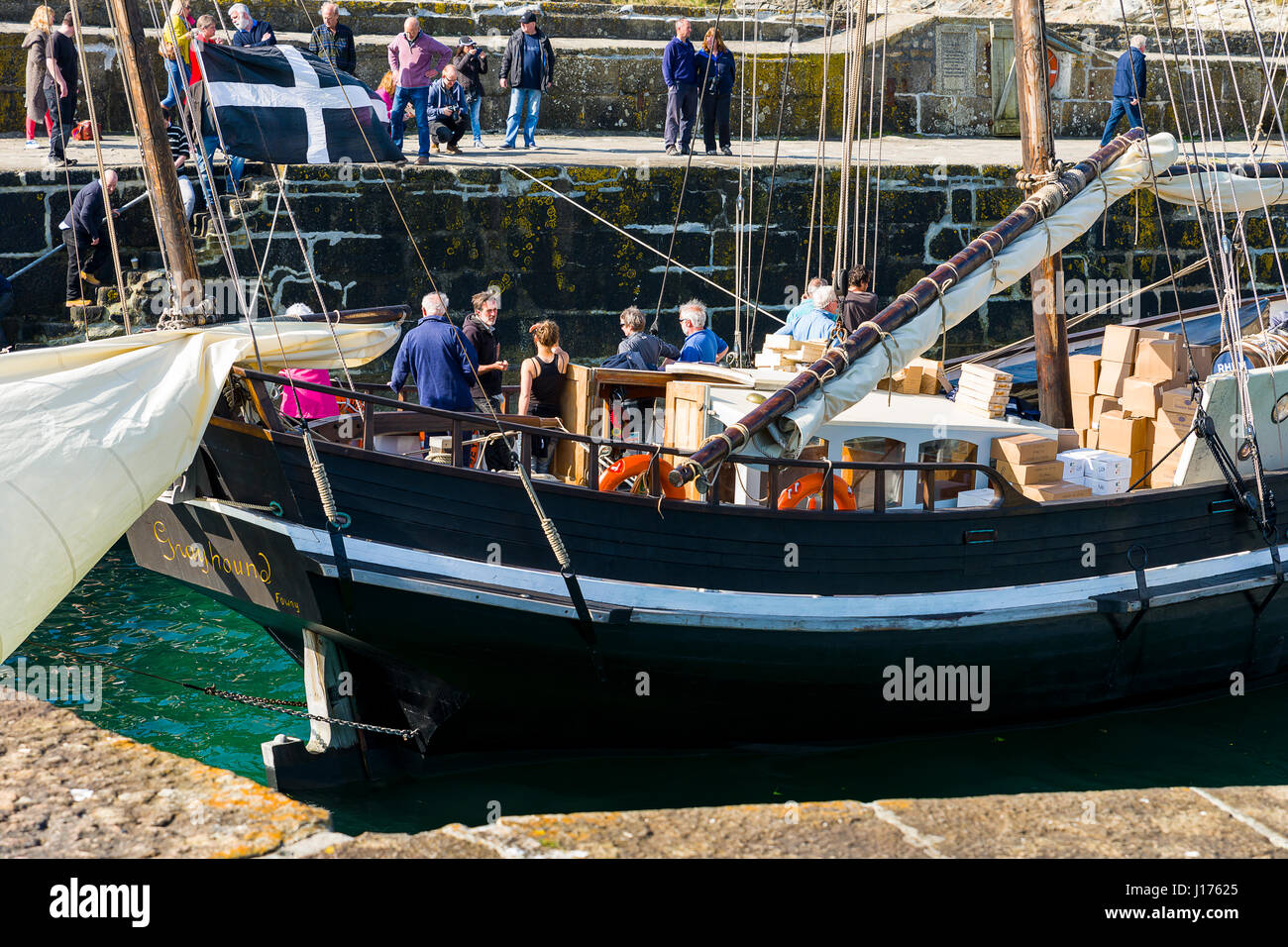 Charlestown Harbour, Cornwall, UK. 18th Apr, 2017. A moment of ...