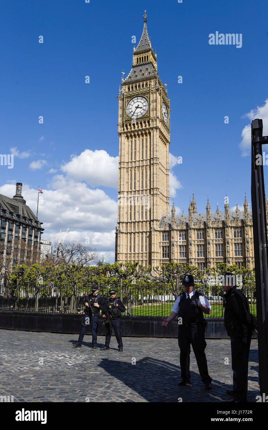 Armed police stand outside hi-res stock photography and images - Alamy