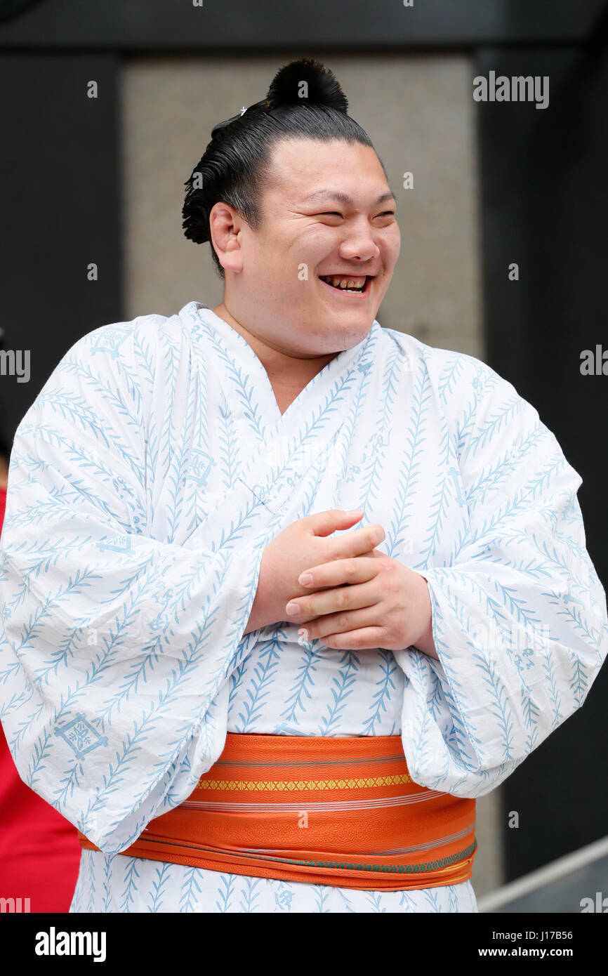 Tokyo, Japan. 17th Apr, 2017. Ikioi Sumo : Yasukuni Shrine Honozumo is ...