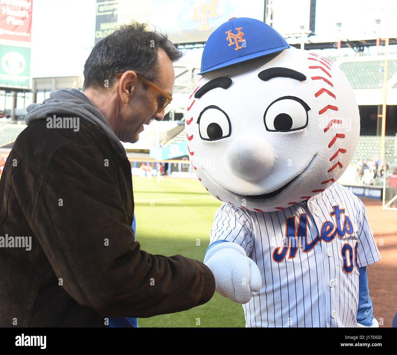 New York, NY, USA. 18th Apr, 2017. Actor Hank Azaria visits Citi-Field ...