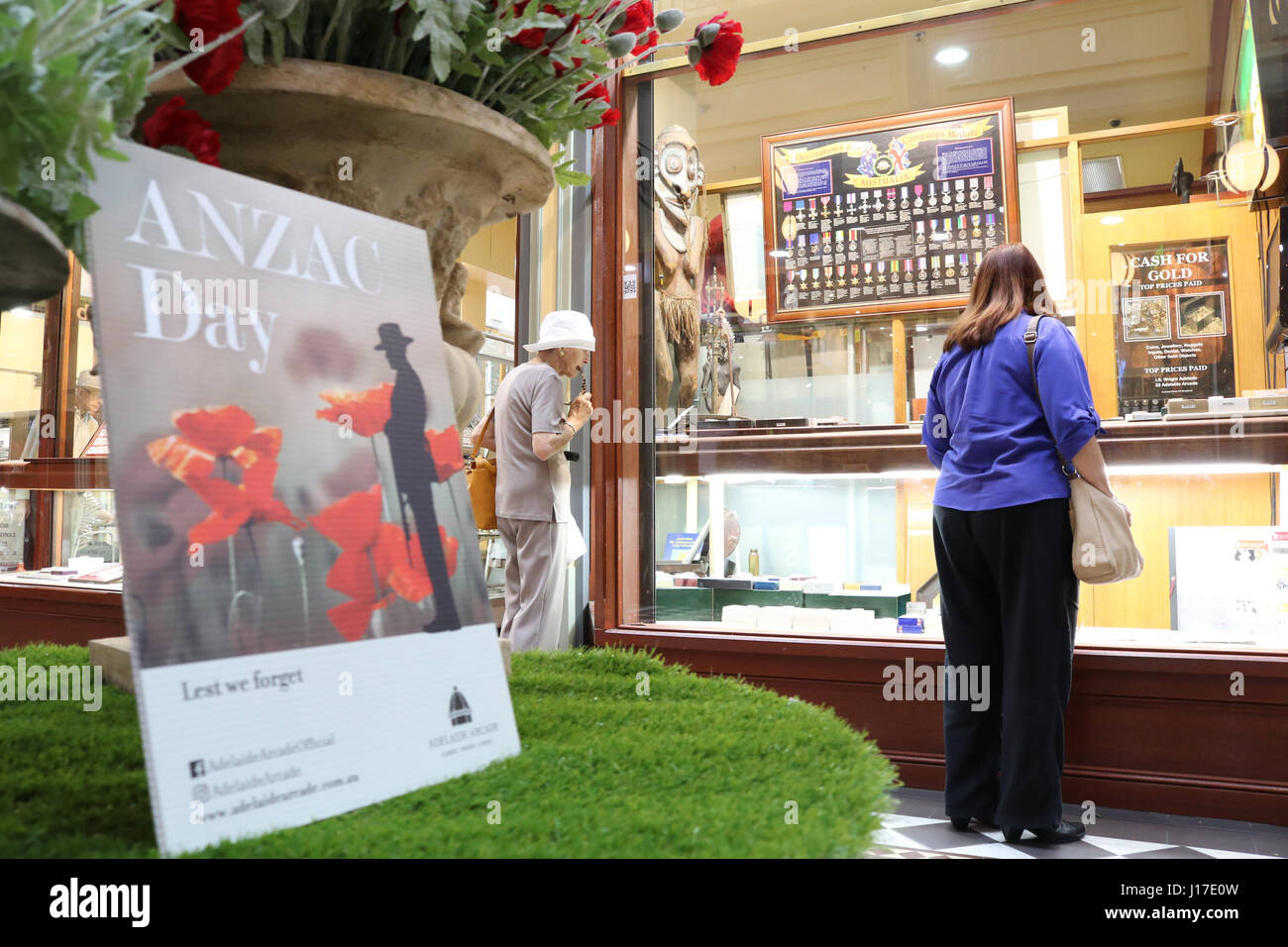 Anzac arcade hi-res stock photography and images - Alamy