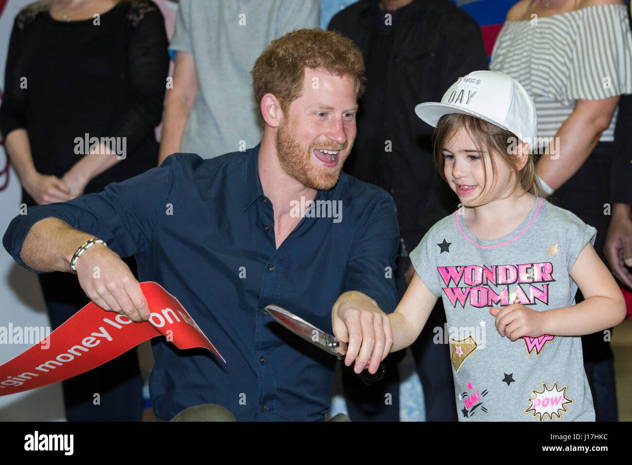Opening of london marathon london excel hi-res stock photography and ...