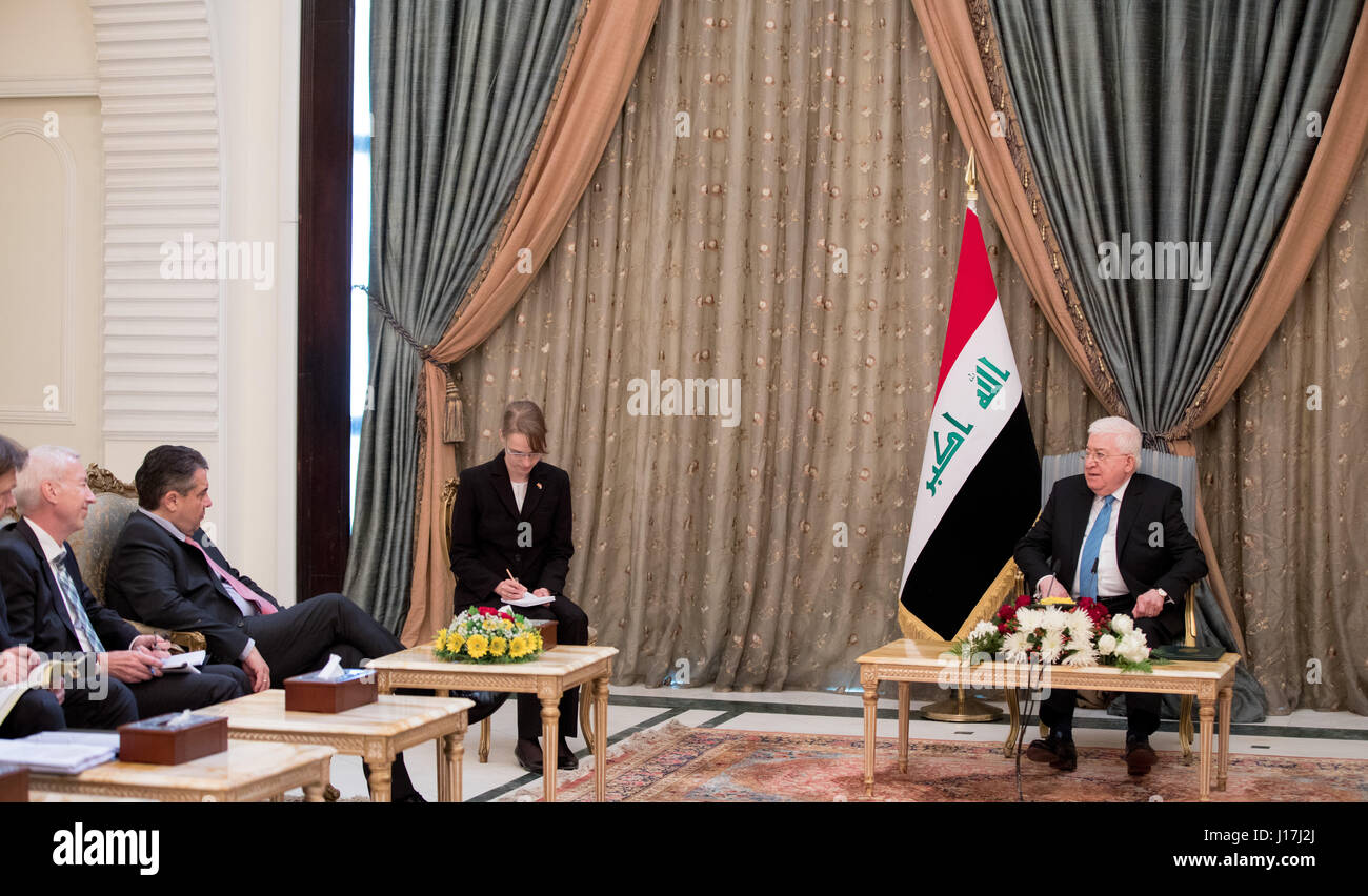 Baghdad, Iraq. 19th Apr, 2017. The German foreign minister Sigmar ...