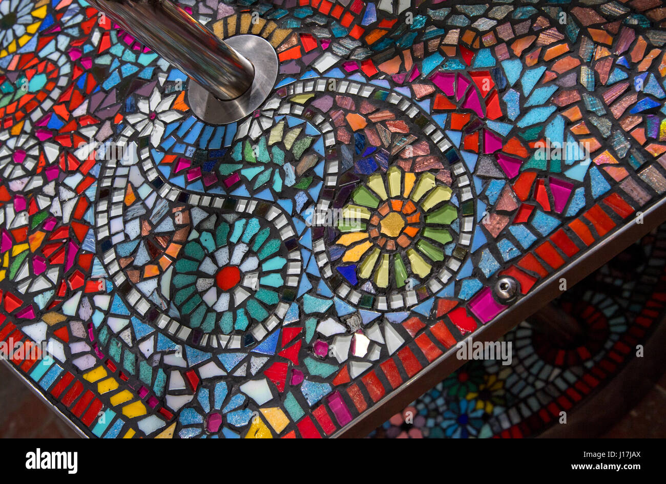 Artist Guy Portelli, known for his appearance on Dragon’s Den, will ...