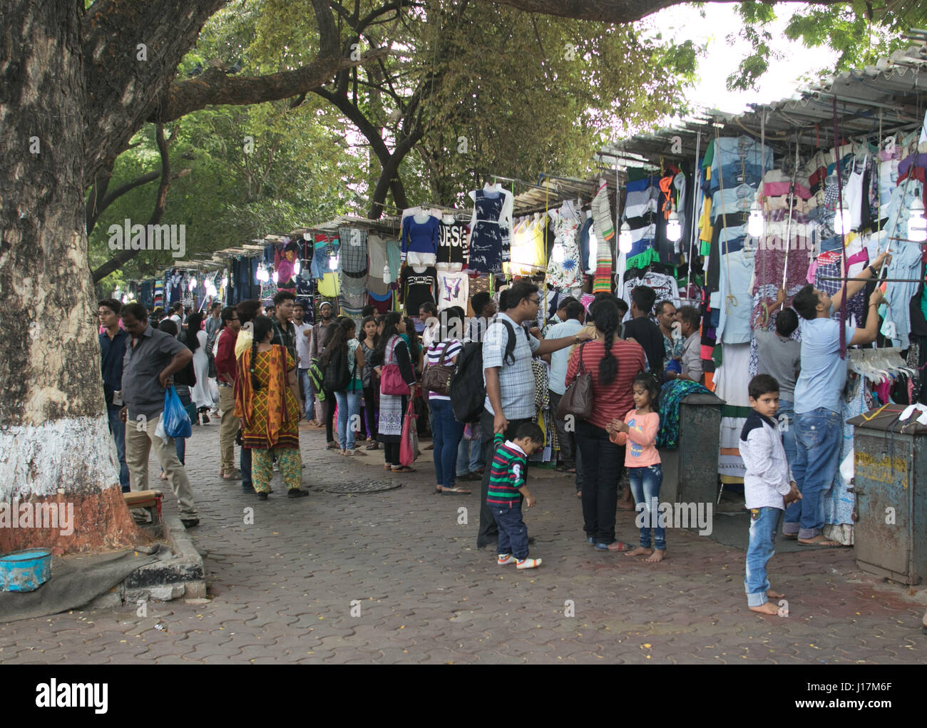 People at street market in Mumbai ,India Stock Photo - Alamy