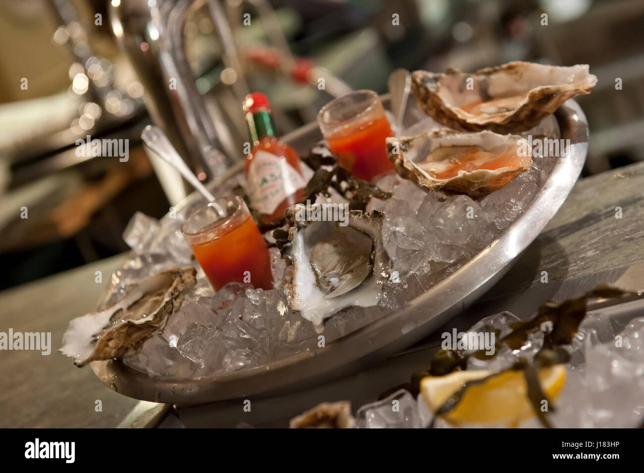 Shellfish platter hi-res stock photography and images - Alamy