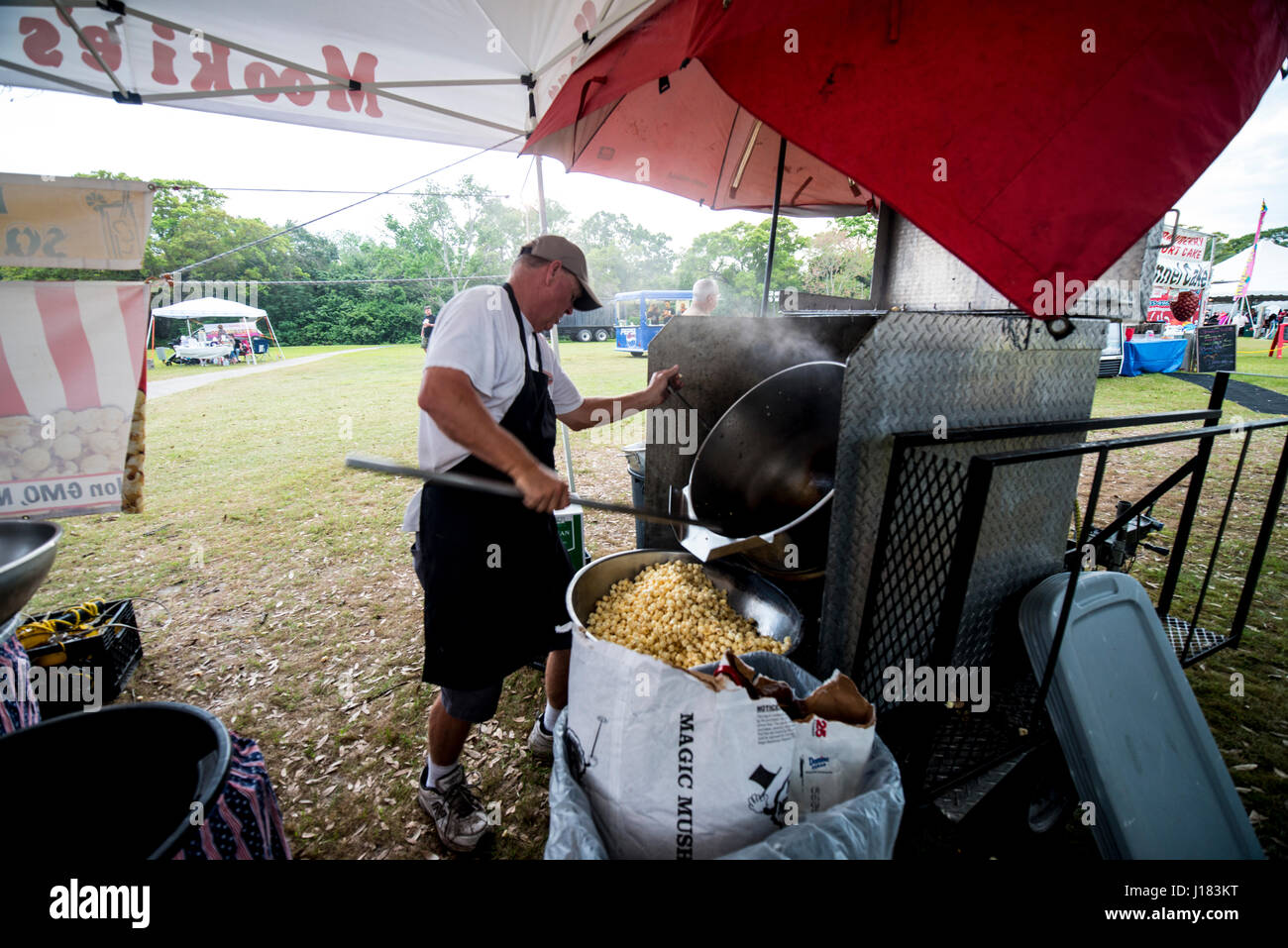 Popcorn stand hi-res stock photography and images - Alamy