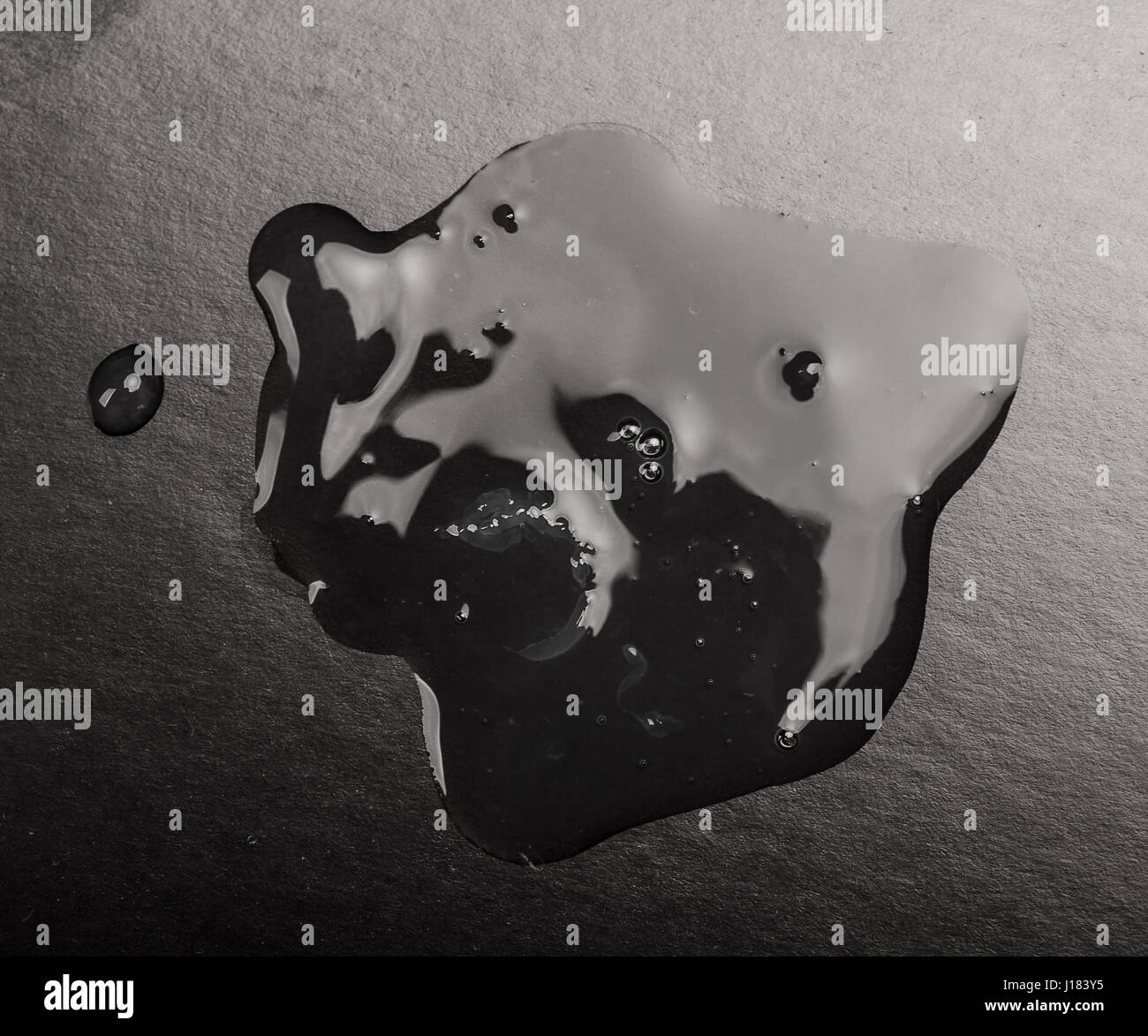 Close up puddle of oil Stock Photo - Alamy