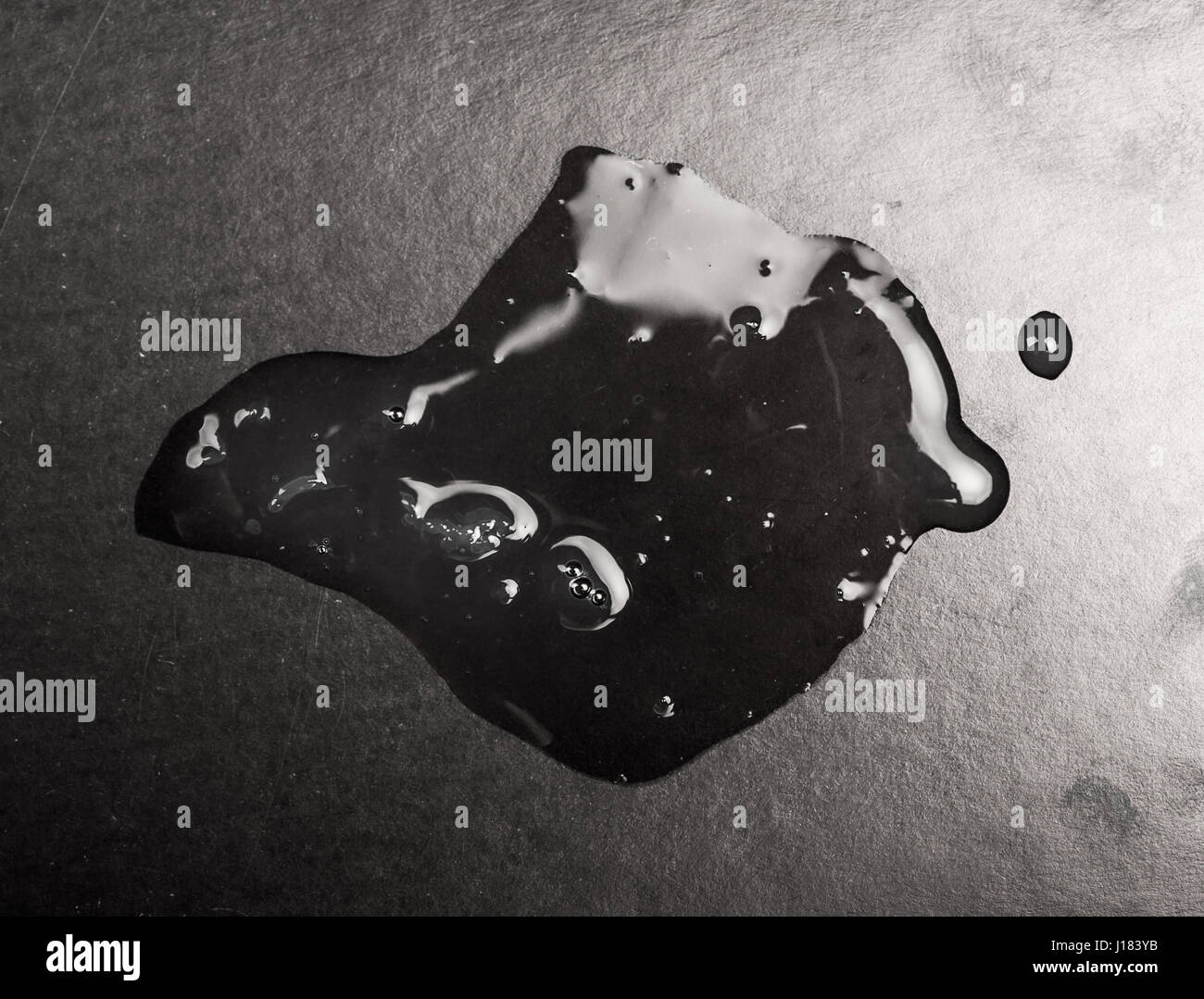 Close up puddle of oil Stock Photo - Alamy