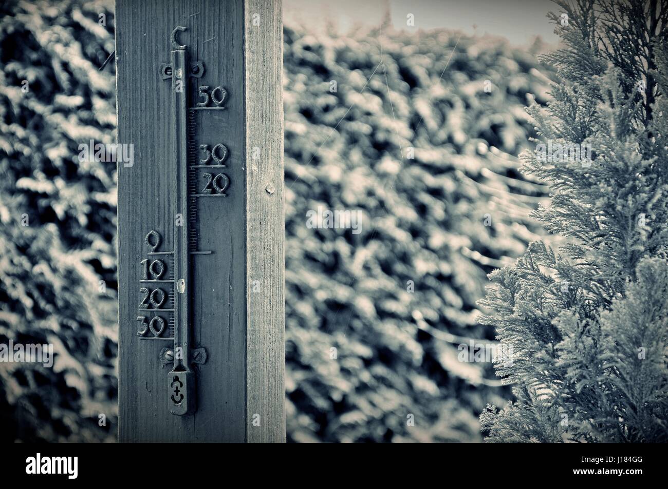 Temperature drop hi-res stock photography and images - Alamy