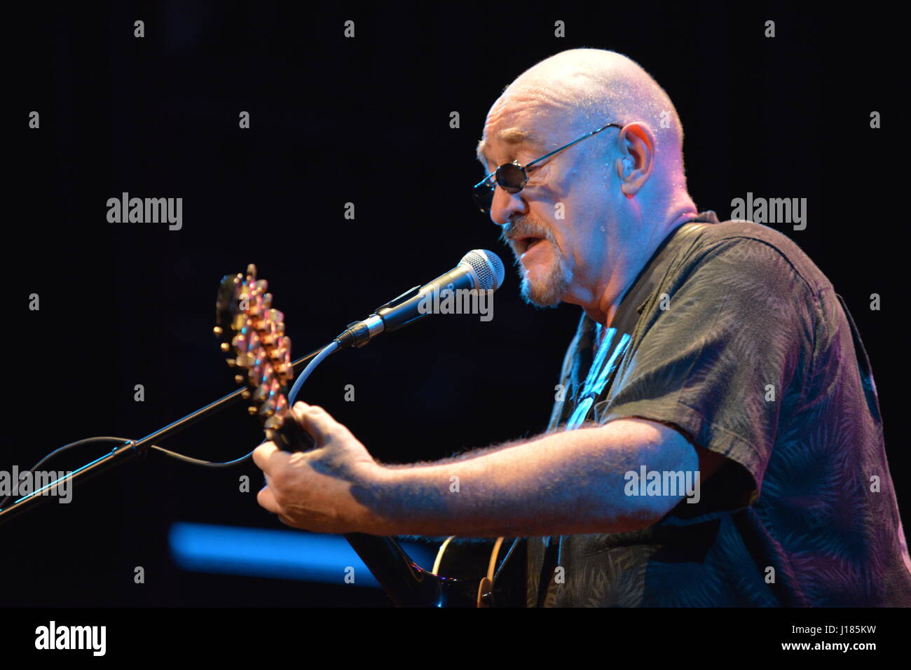 Dave mason rock concert hi-res stock photography and images - Alamy