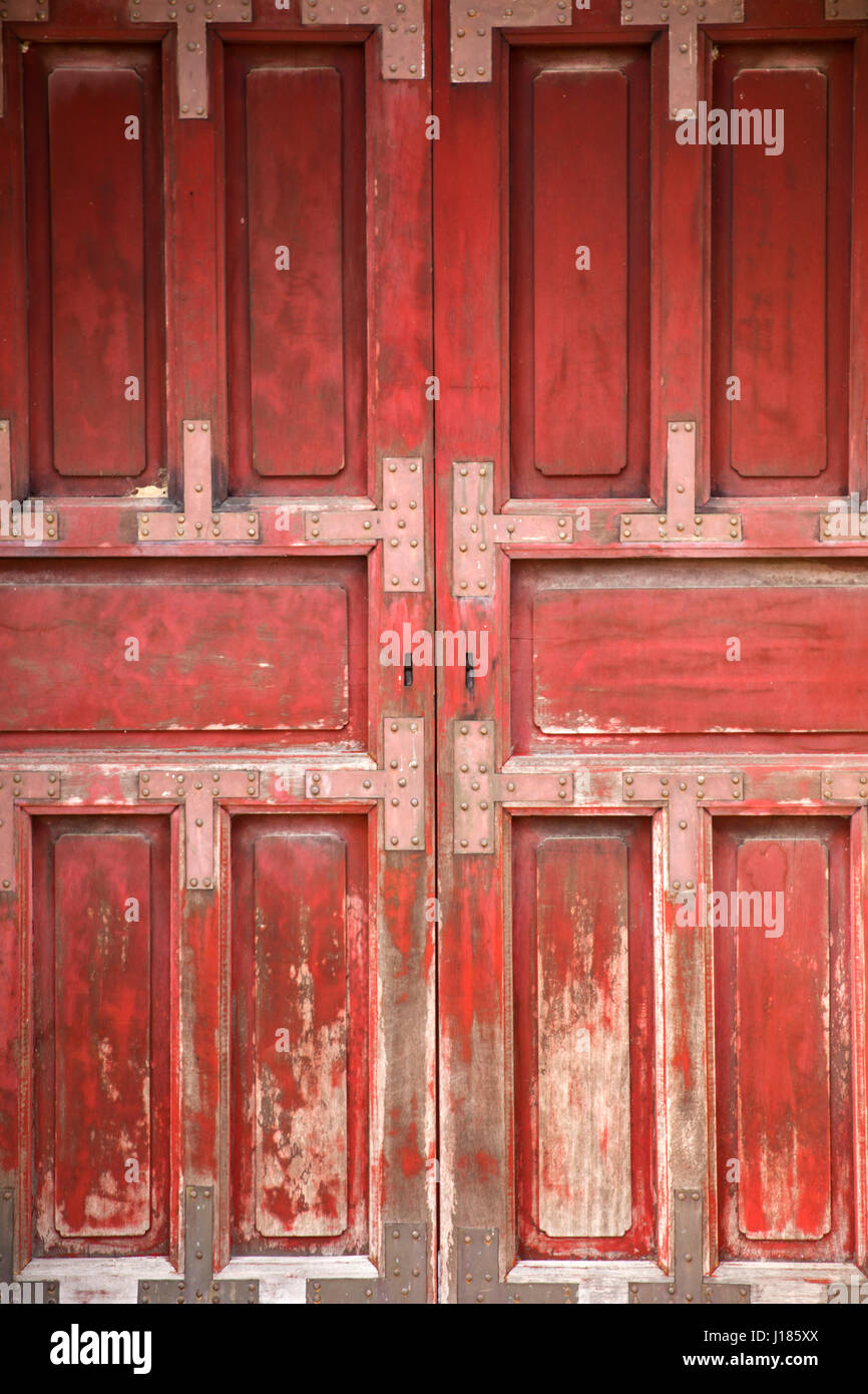 Red wooden wall from Royal Palace in Hue, Vietnam Stock Photo - Alamy