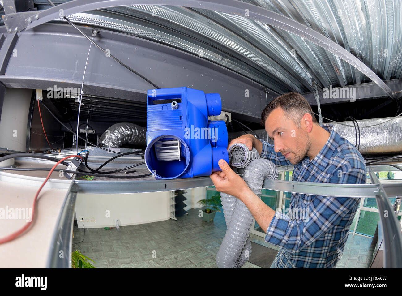 Installing hvac system hi-res stock photography and images - Alamy