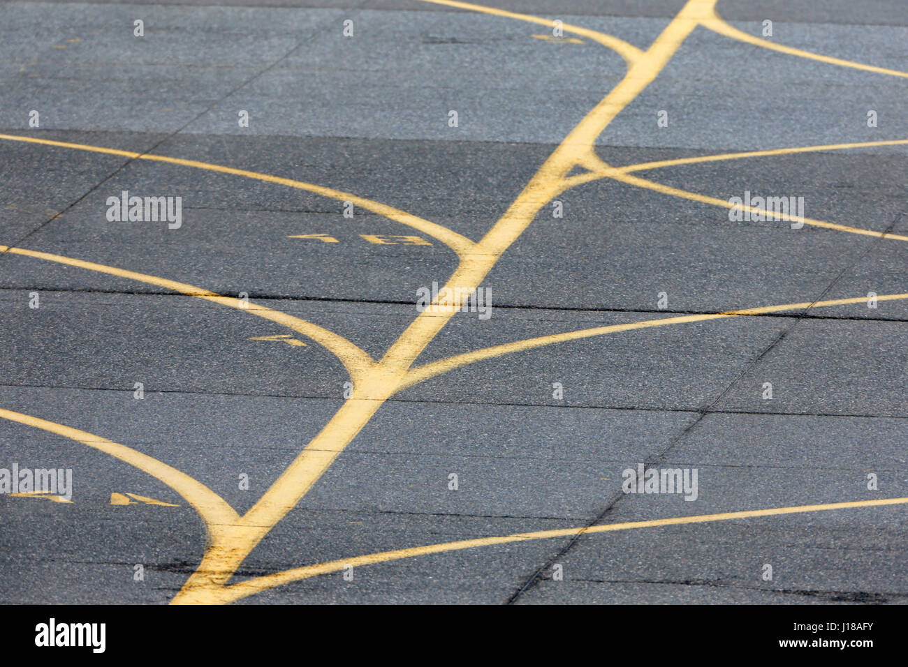 Taxiway signs hi-res stock photography and images - Alamy