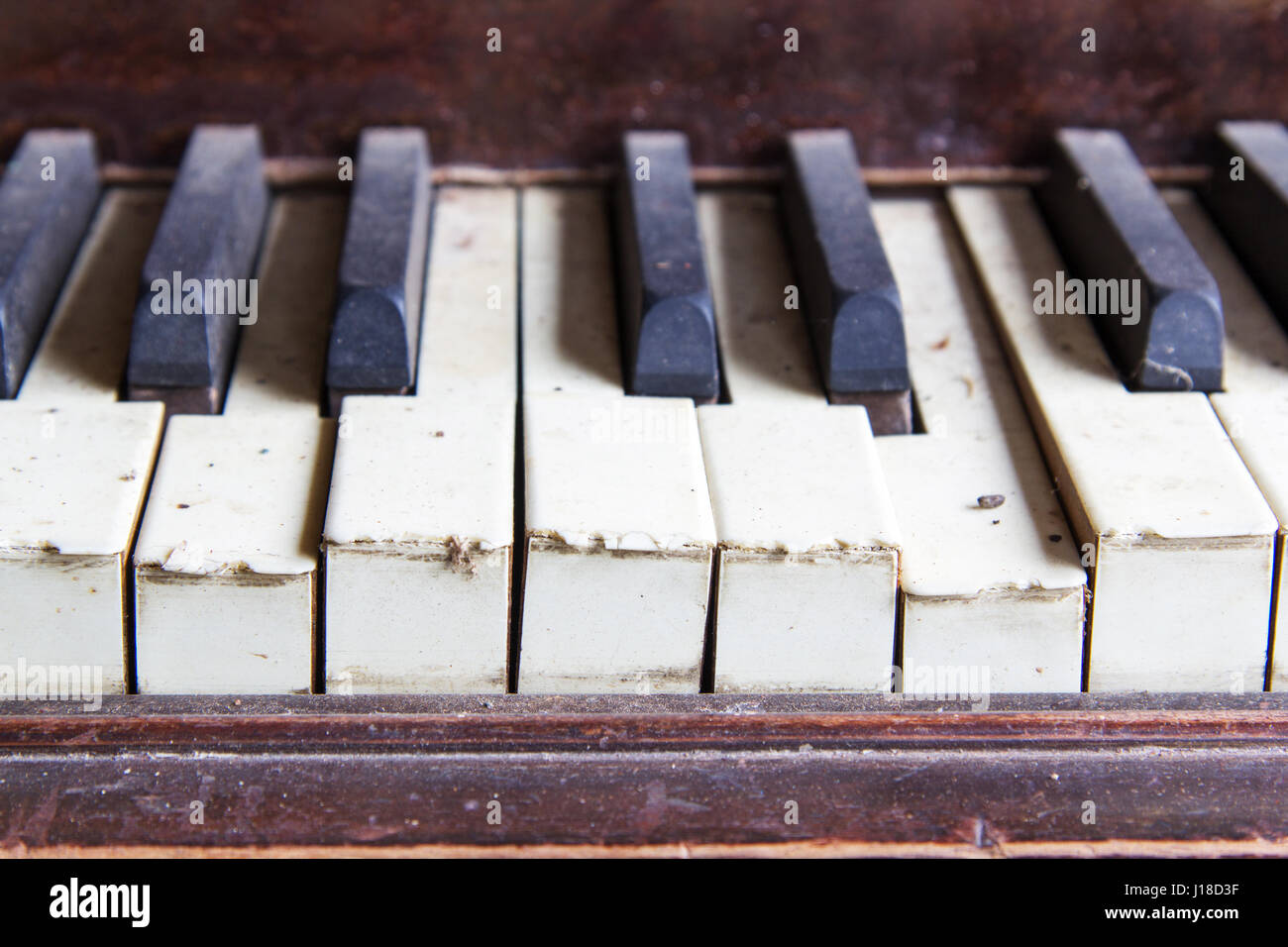 Keys from an old broken and damaged piano Stock Photo - Alamy
